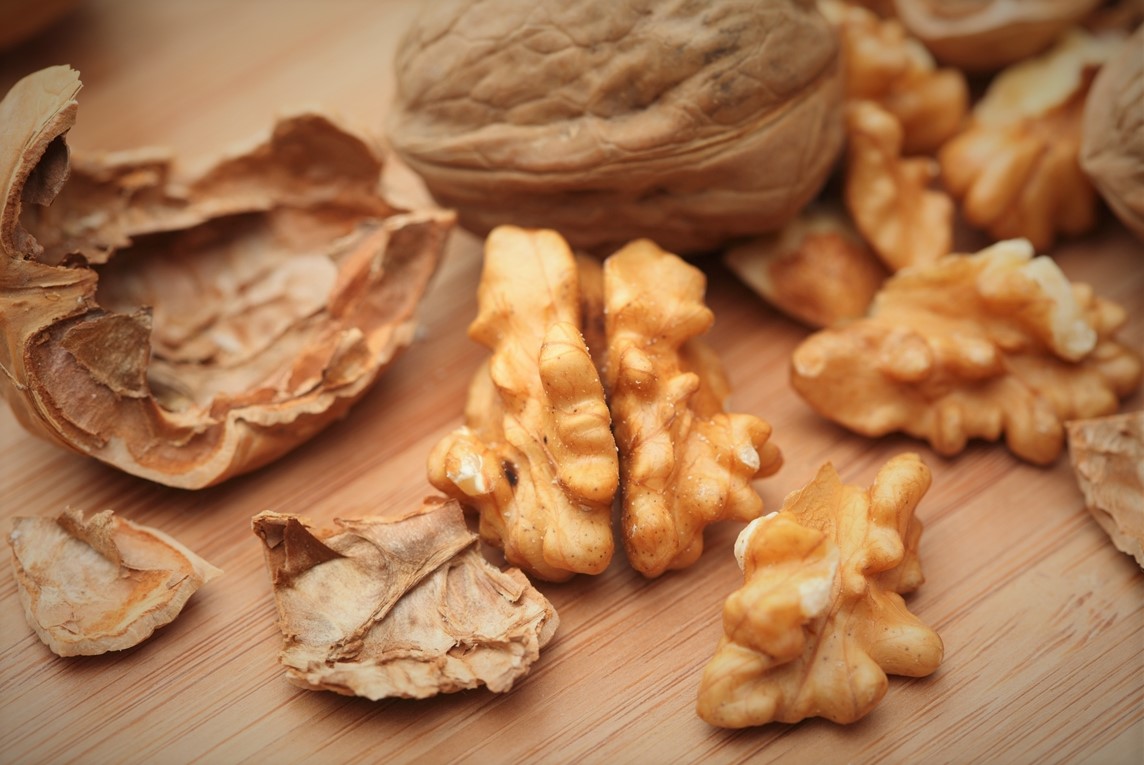 Walnuts - Know about its description, fact and its benefits